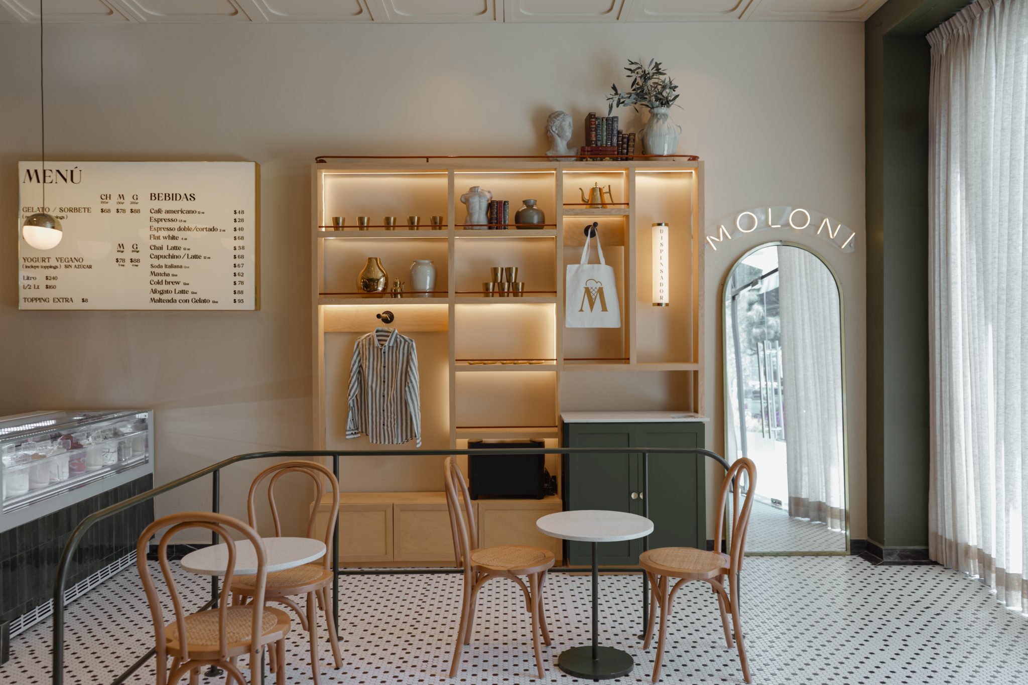 Moloni: diseño contemporáneo y helado artesanal en un mismo espacio ...